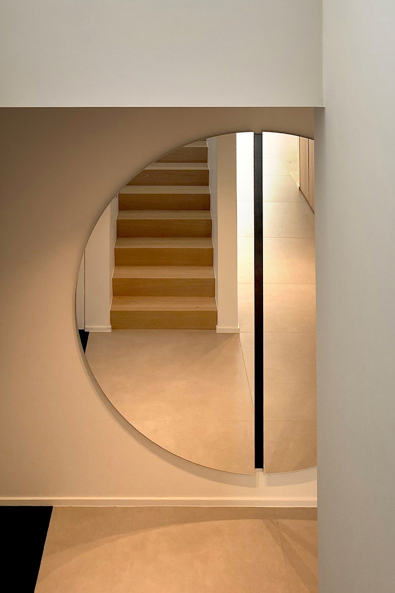 Timeless Circle Mirrors for Elegant Interiors